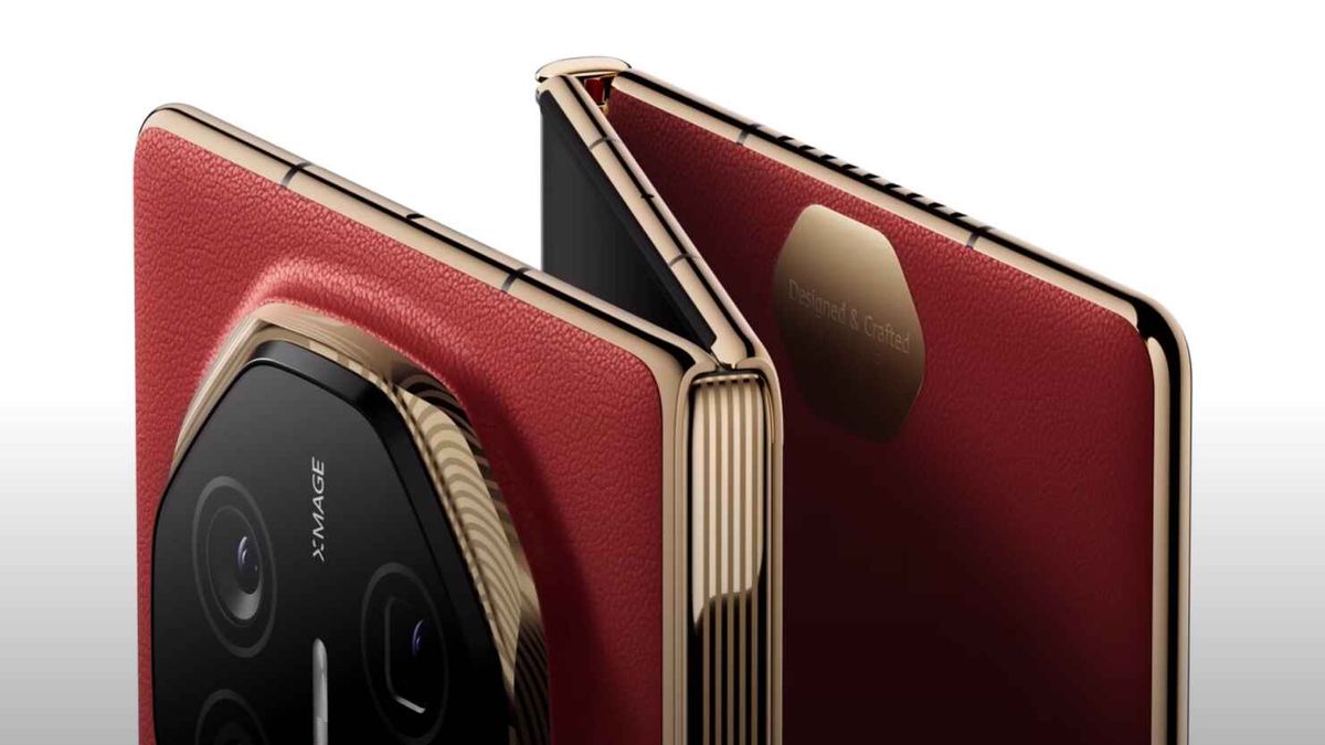 The Huawei Mate XT is a feat of engineering, but is a tri-fold phone ...