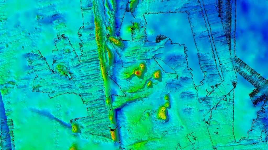 Zoom through a 'spectacular' chain of ancient underwater volcanoes on ...