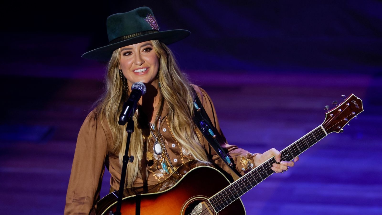 Lainey Wilson's kitchen walls are a subway tile alternative | Homes and ...