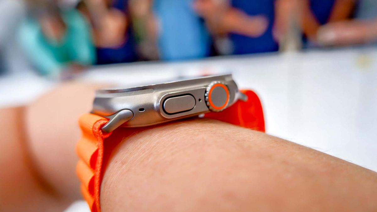 Apple Watch 8 vs. Apple Watch Ultra: What should you buy? | Tom's Guide