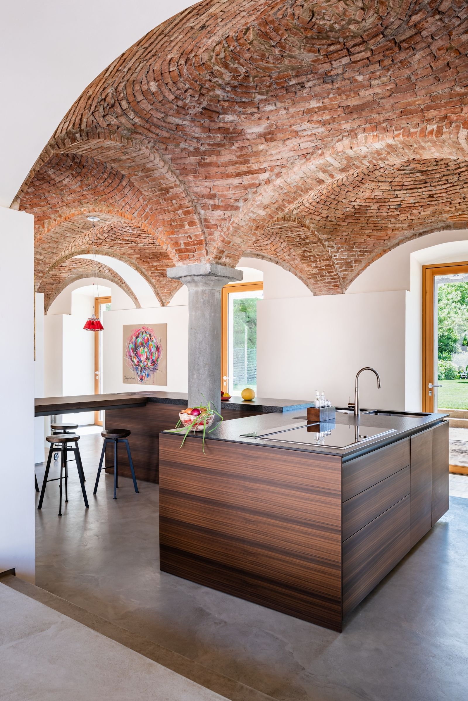 See inside a striking converted barn that dates back to 1700s | Livingetc