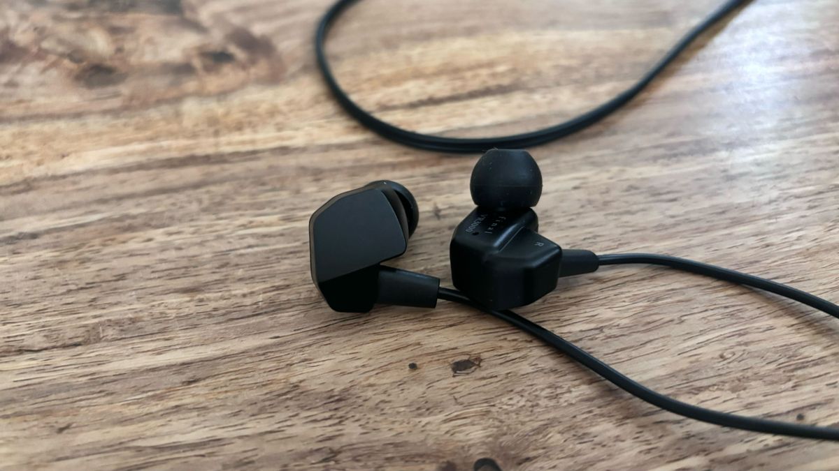 Final VR3000 review: immersive earbuds that are great for gaming and VR ...