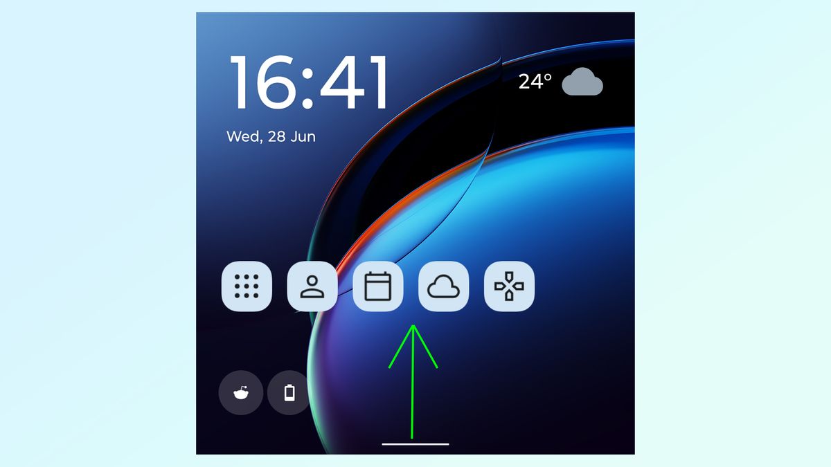 How to use full-screen apps on Motorola Razr+'s cover display | Tom's Guide