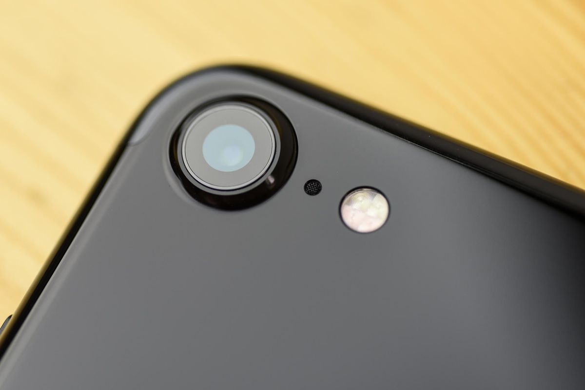 The Jet Black iPhone 7, up close | iMore