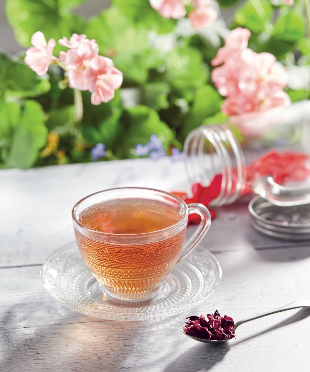 How to make your own tea –Brew tea from homegrown ingredients | Homes ...