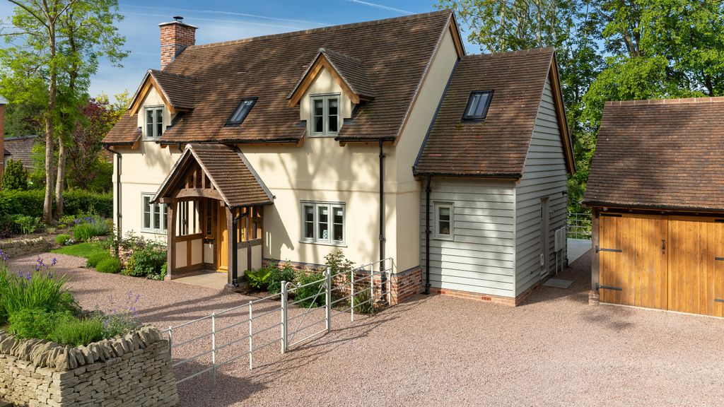 15 driveway fencing ideas to elevate your entrance | Homebuilding