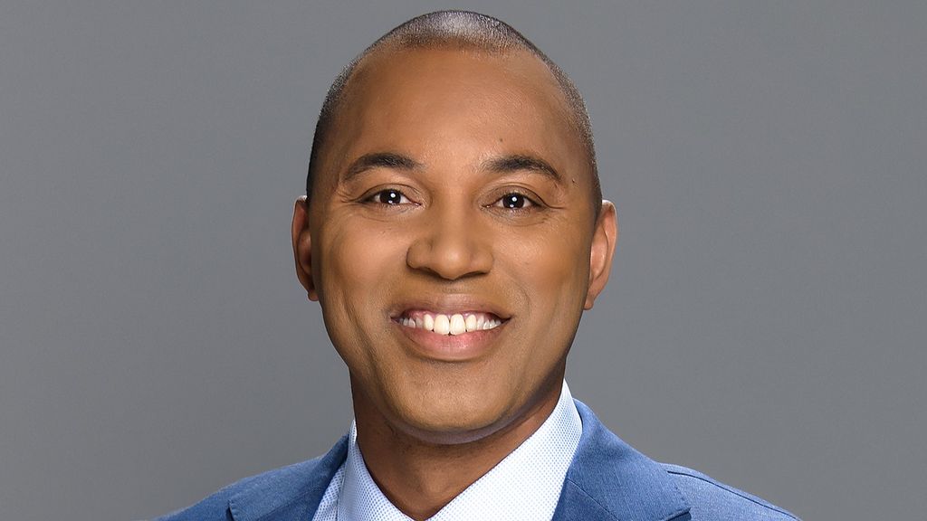 WGN Names Demetrius Ivory To Succeed Chicago Weather Icon Tom Skilling ...