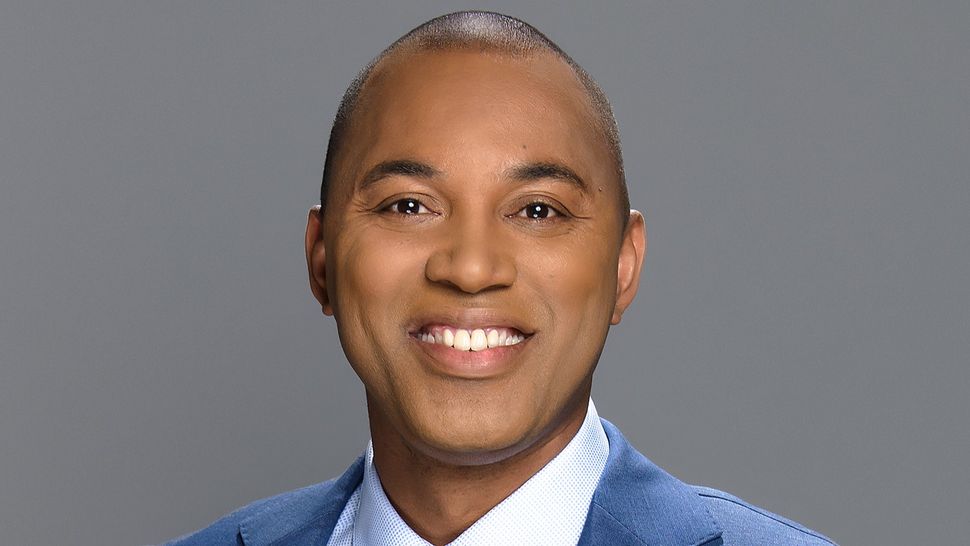 WGN Names Demetrius Ivory To Succeed Chicago Weather Icon Tom Skilling ...