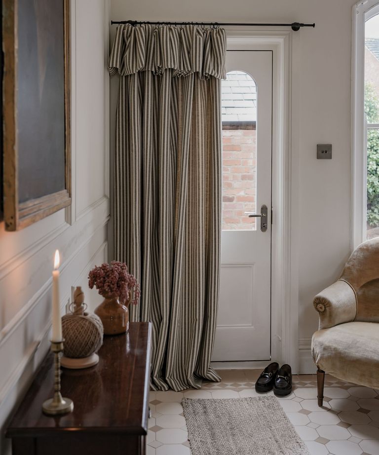 How can you make an entryway more relaxing? 8 expert tips for a ...