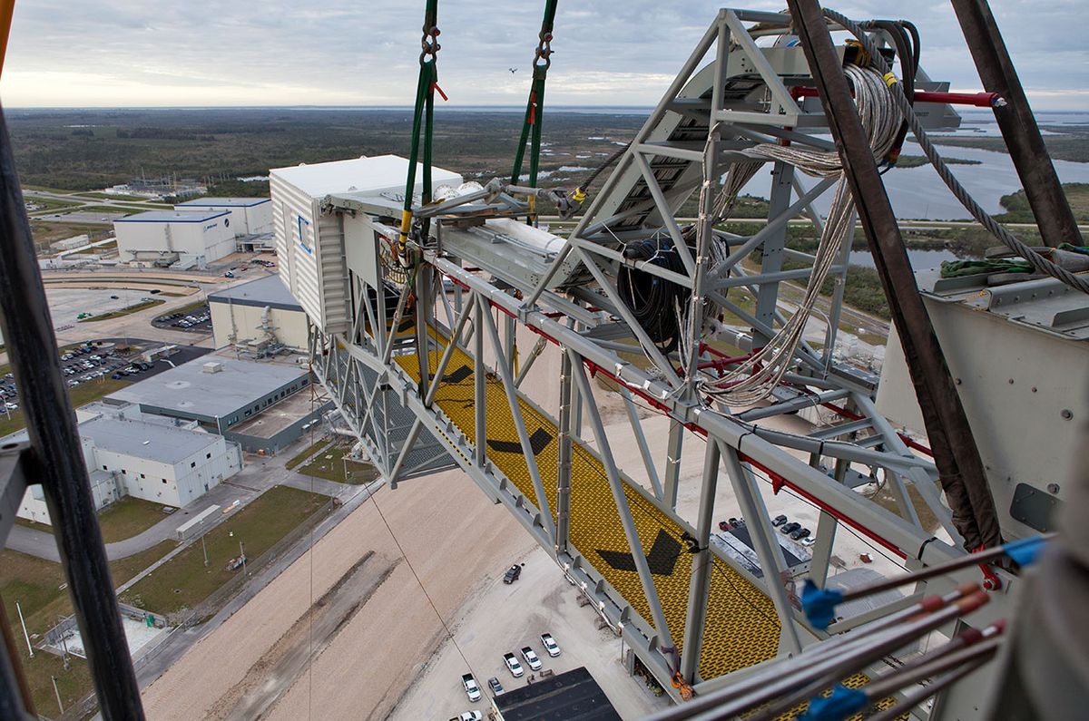 Orion Walkway: NASA Mounts Astronaut Access Arm on SLS Tower | Space