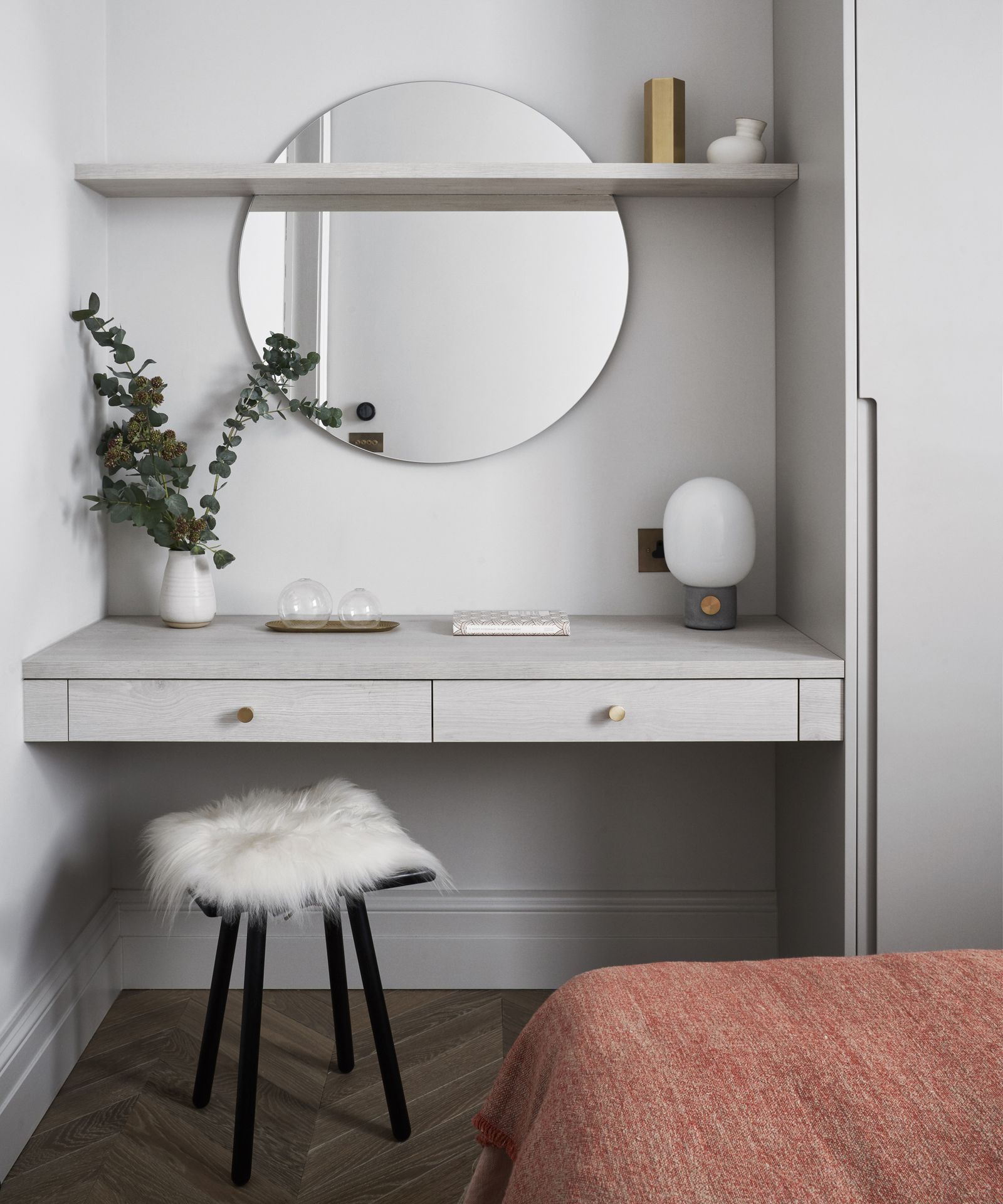 Bedroom layout ideas with desk: 12 ways to arrange your space | Homes ...