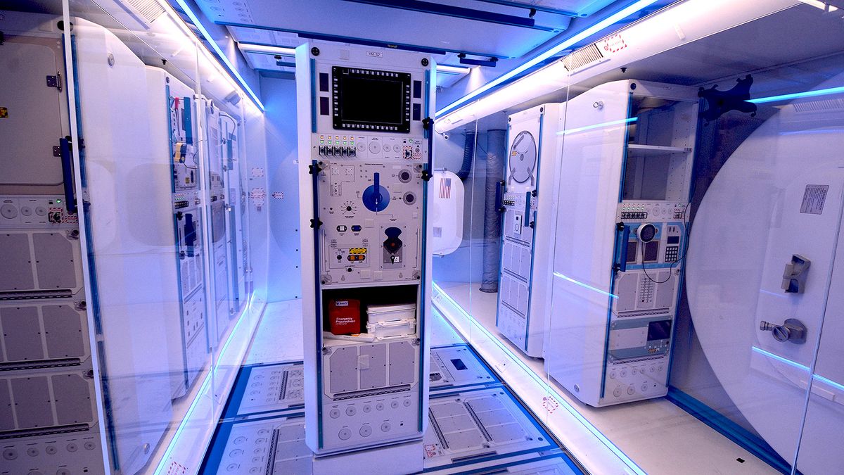 Open Gateway: Step into mock lunar orbit habitat at Space Center Houston | Space