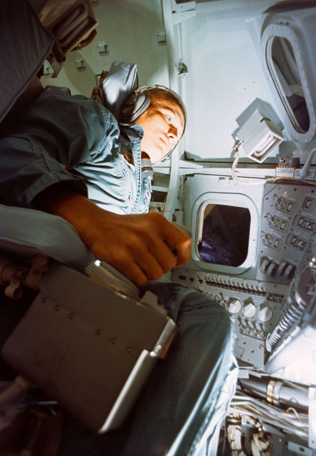 Frank Borman, Apollo 8 astronaut who led first flight to the moon, dies ...