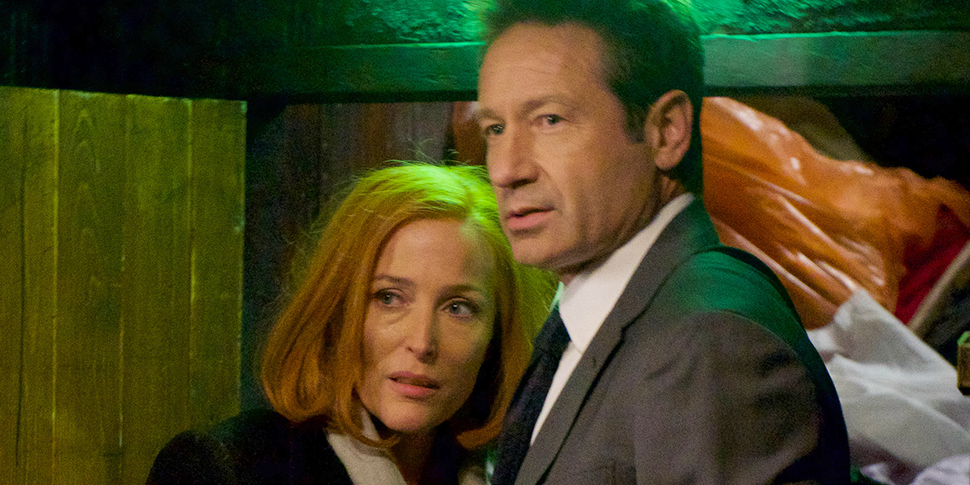 X-Files Stars And Crew Reunite To 'Sing' Iconic Theme Song In Hilarious ...