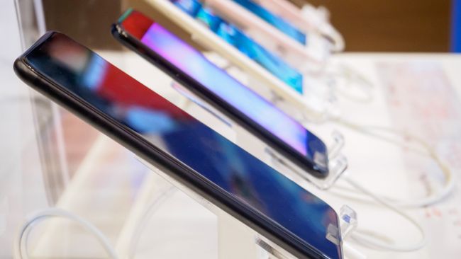 What cell phones are made in the USA? | Top Ten Reviews