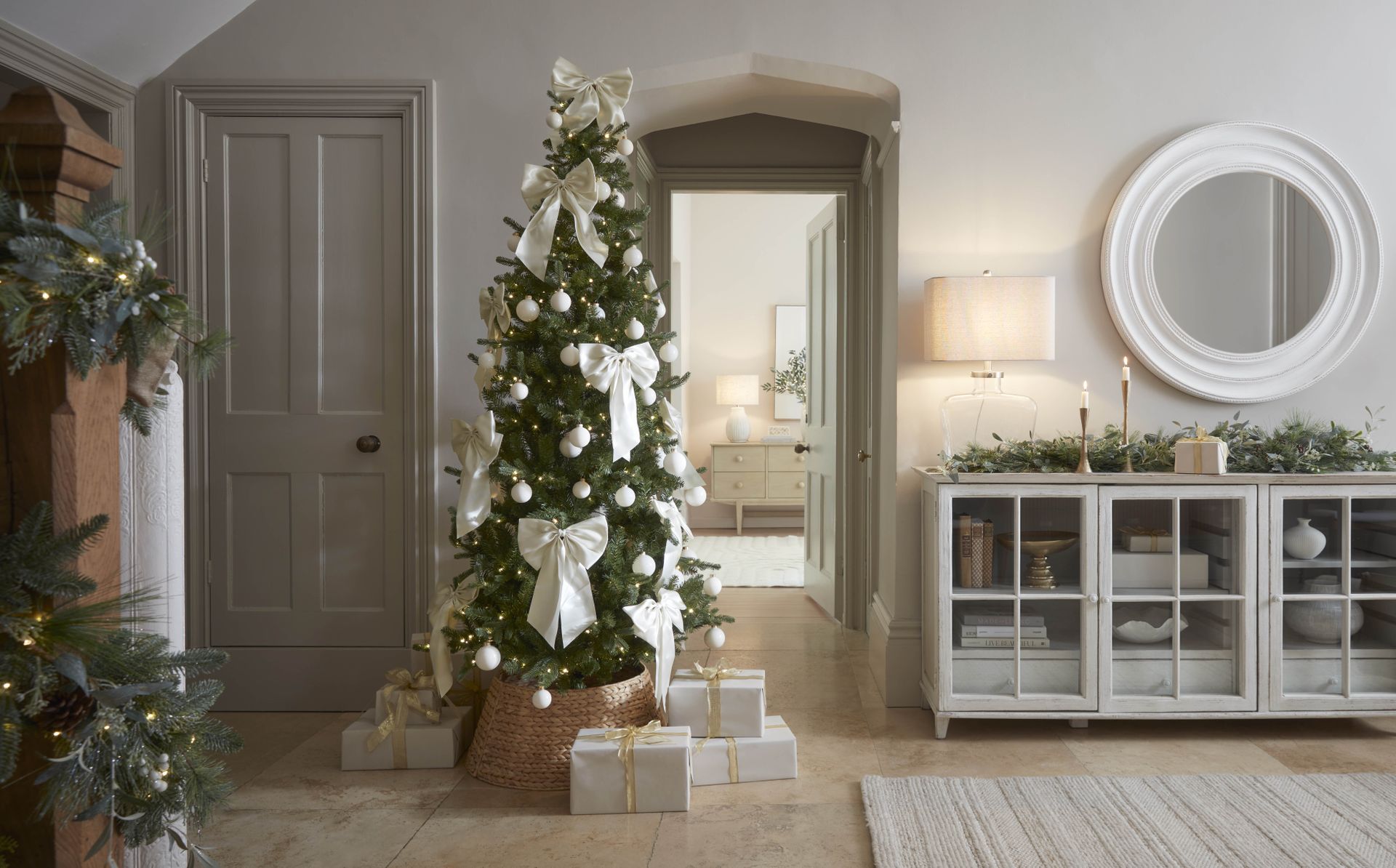 Christmas tree themes 2024: 11 on-trend decorating schemes | Woman & Home
