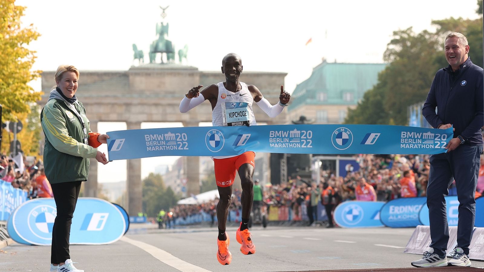Eliud Kipchoge ran a world record in the Nike Alphafly 2 – Could he ...