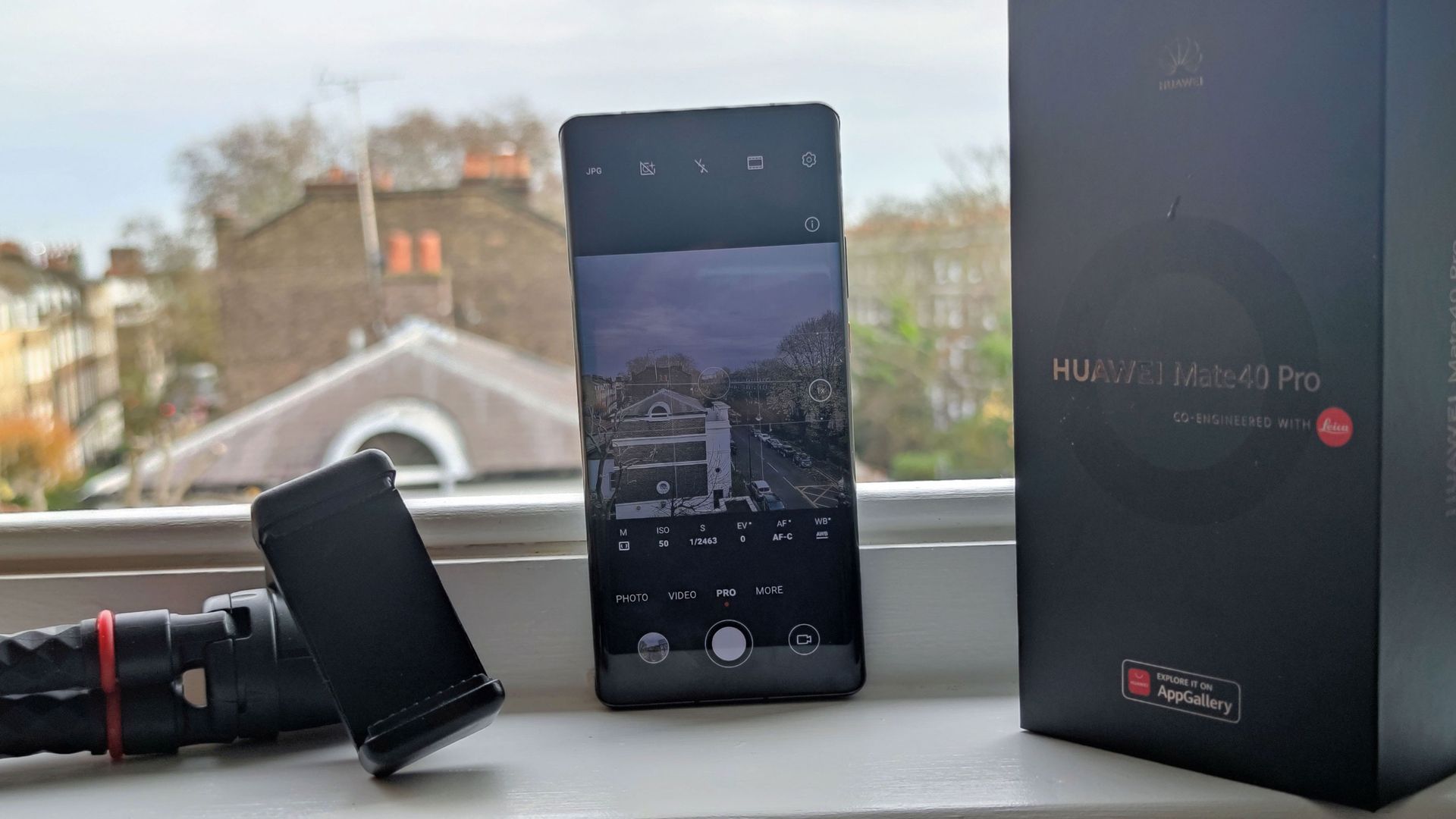 Huawei has found a spiteful way to steal the iPhone 14's 'best camera ...