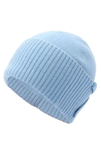 Gigi Hadid's Blue Beanie Outfit Was Minimal With a Colorful Twist ...