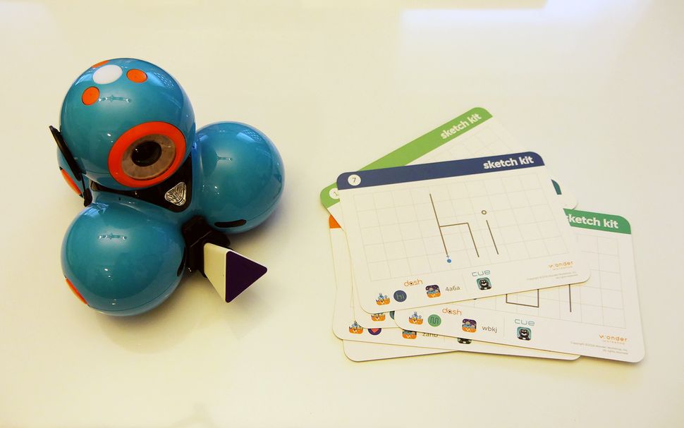 Wonder Workshop Dash Robot and Sketch Kit Review: A Coding Kit With ...