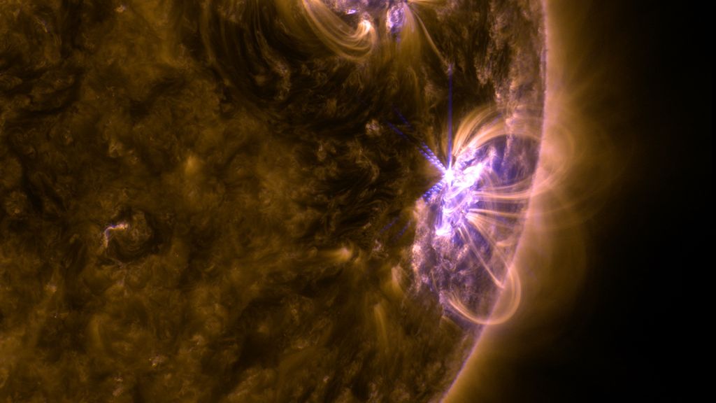 Sunspot Fires Off 6th Powerful Flare This Week | Space