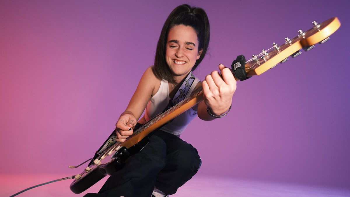 Emi Grace: Trashy Tone Thursday pioneer & social media shredder ...