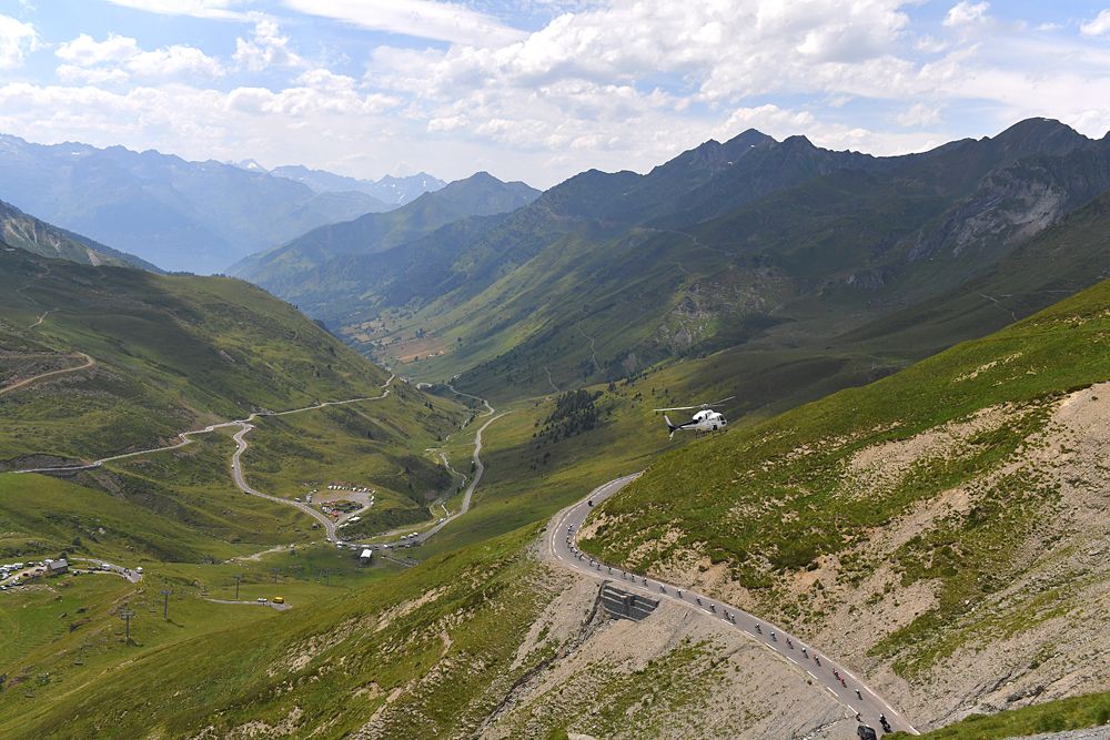 A four-way challenge: Tour de France hits the Pyrenees | Cyclingnews