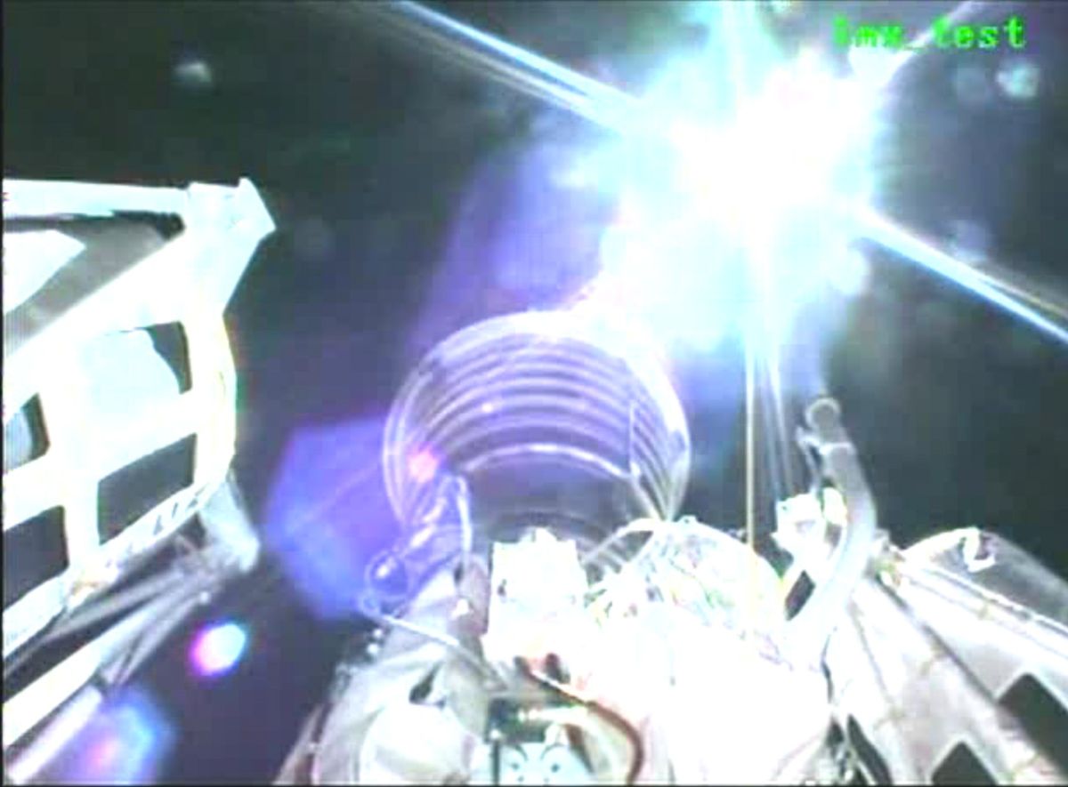 Amazing Launch Photos: Blastoff for Navy's Next-Gen MUOS-1 Satellite ...