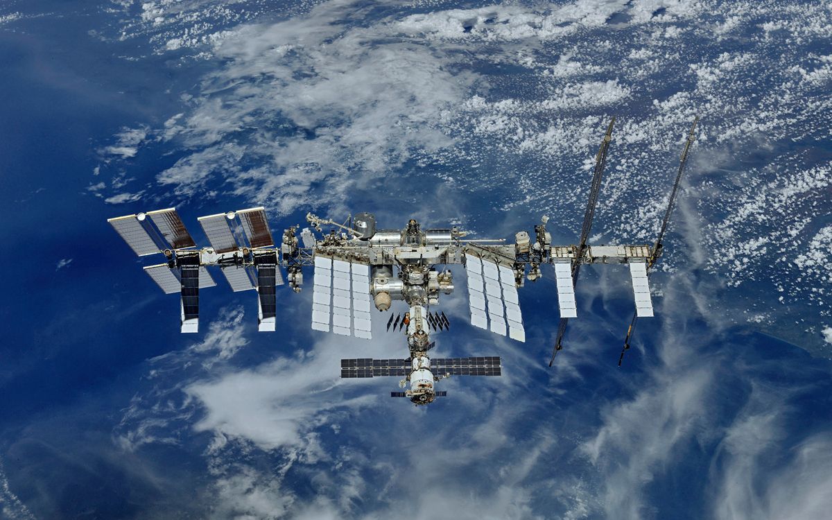 Astronauts Snap Amazing Last Glances of Space Station For 20th ...