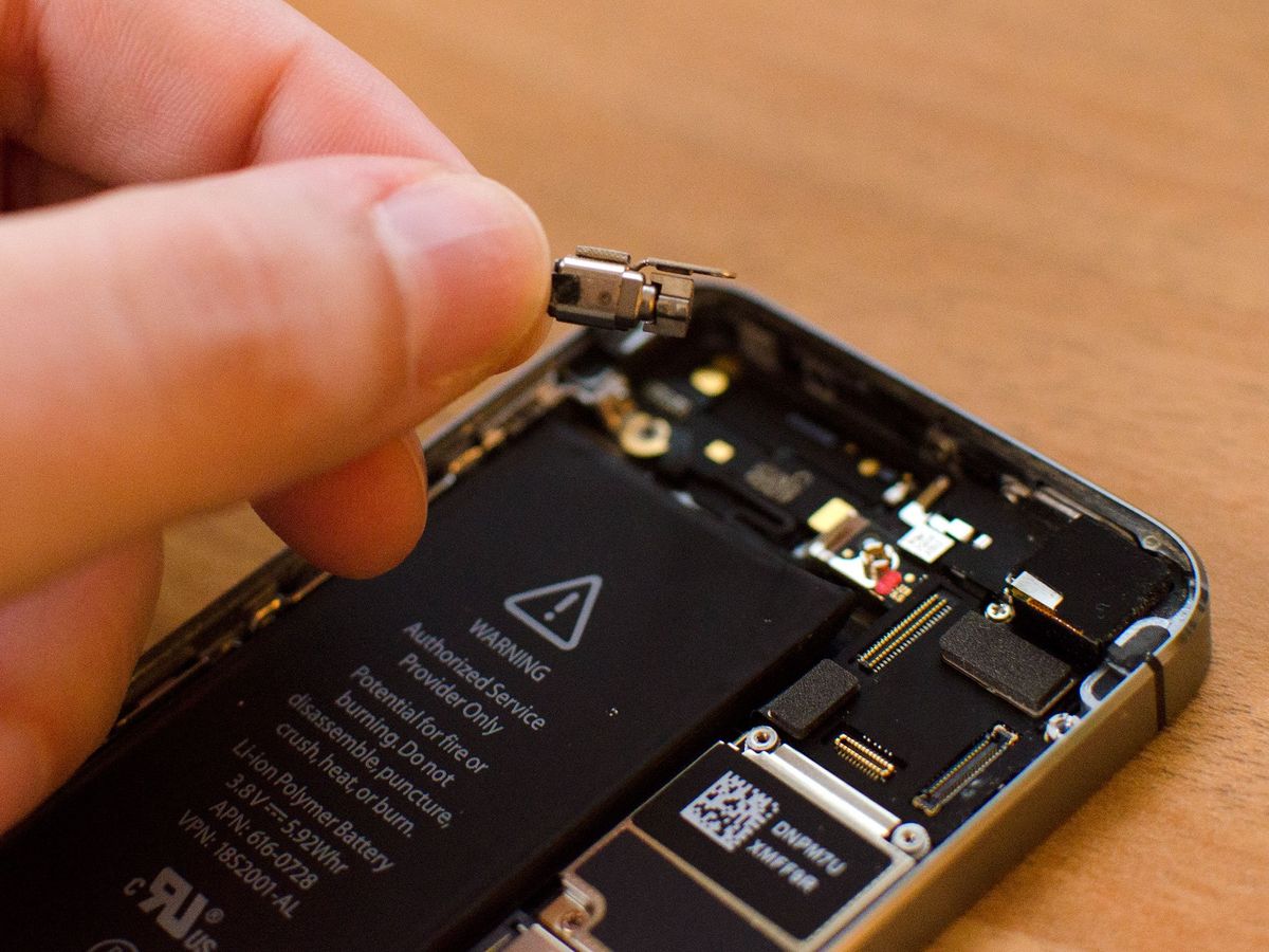How to replace a broken vibration motor in an iPhone 5s | iMore
