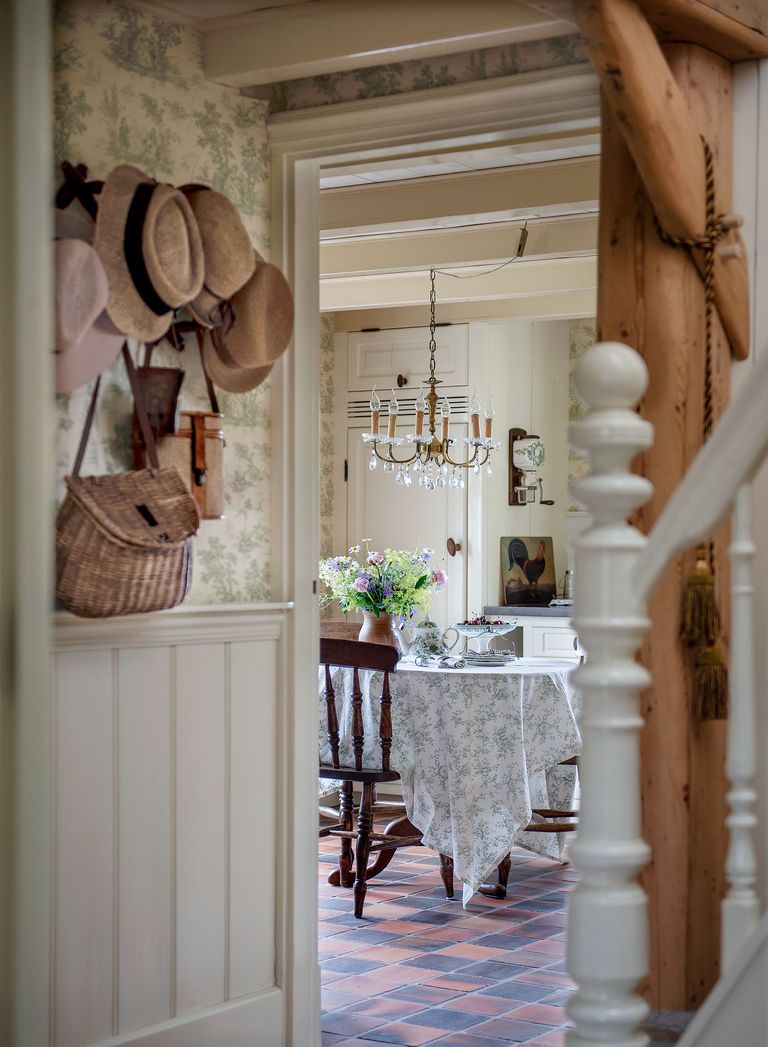 A country cottage full of pretty ideas for vintage looks | Homes and ...