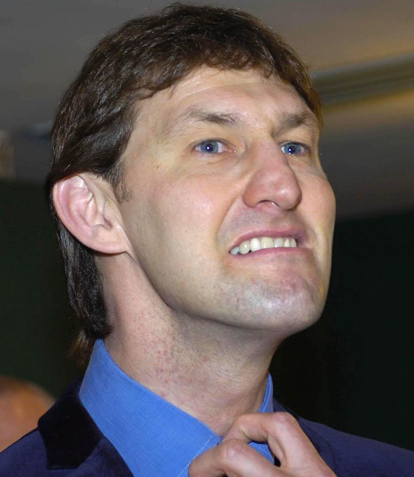 Tony Adams literally giving players kick up backside, limping players ...