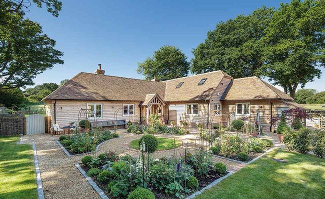 Oak Frame Homes — 30 Ideas for Charming Designs | Homebuilding