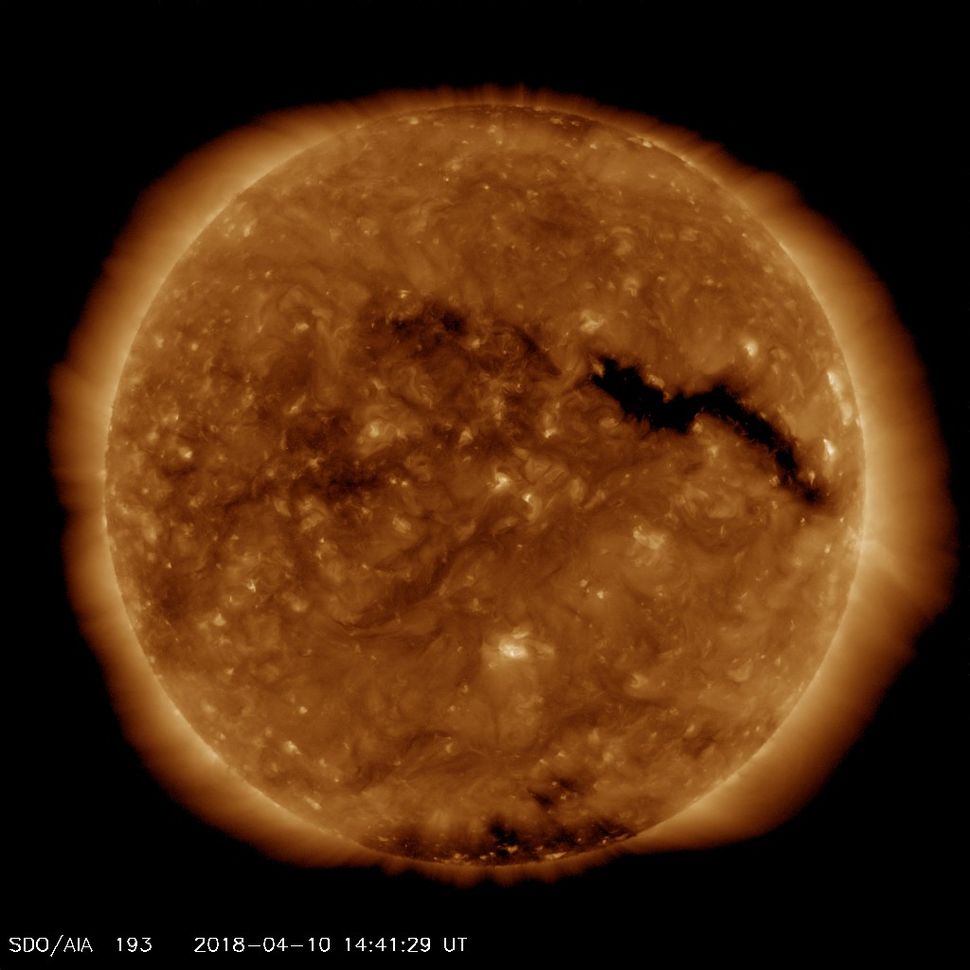 'Hole' in the Sun Spawns Powerful Solar Wind; Could Amp Up Auroras | Space