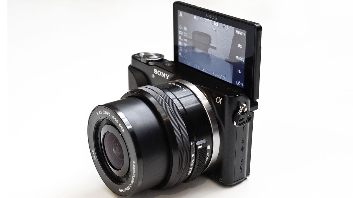 Build quality and handling - Sony NEX-3N review - Page 2 | TechRadar