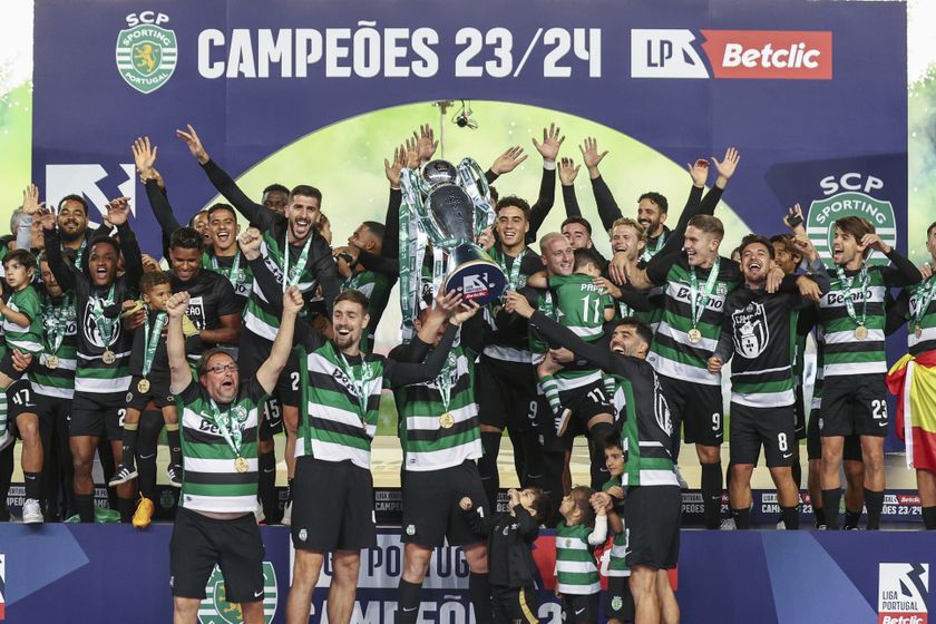 Famous football clubs that play in stripes | FourFourTwo