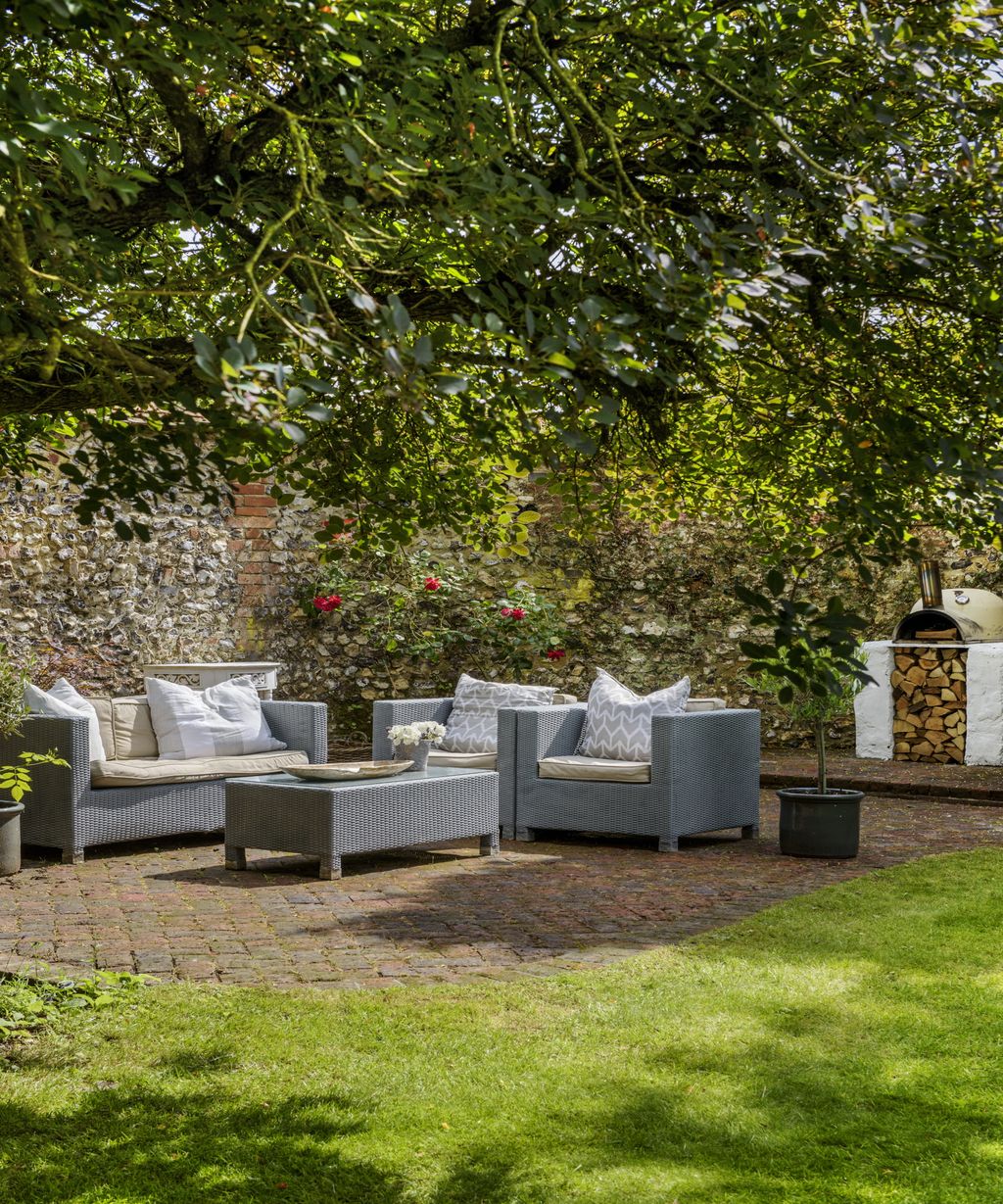 Patio Planting Ideas: 15 Ways to Spruce Up Your Outdoor Area | Homebuilding