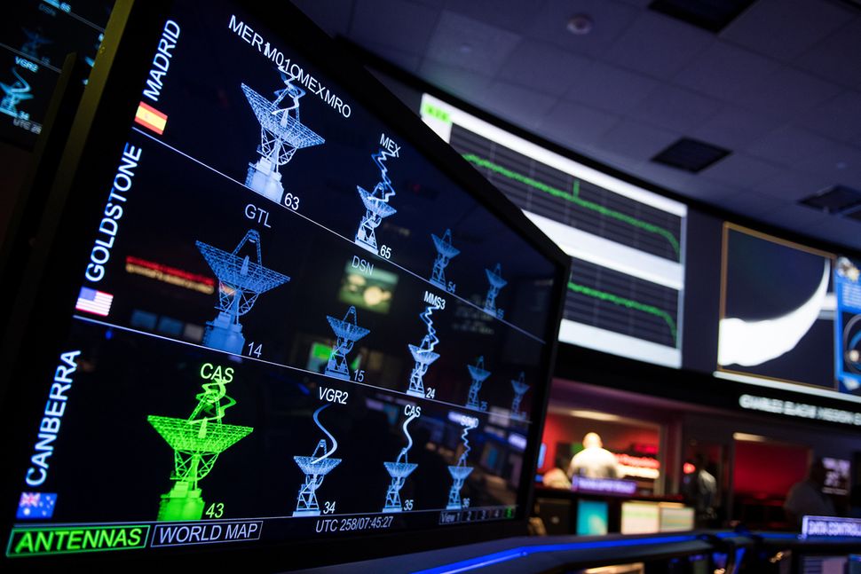 In Photos: Cassini Mission Ends with Epic Dive into Saturn | Space