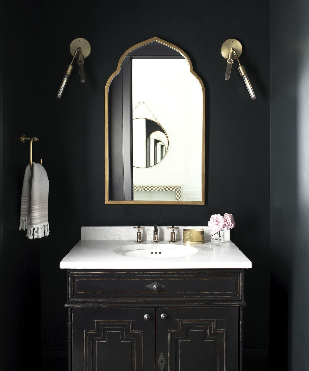 What’s the best color for your bathroom vanity? | Homes and Gardens