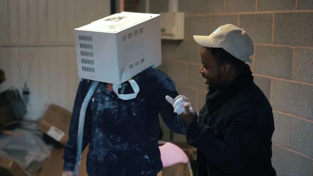 YouTuber cements head in microwave | The Week