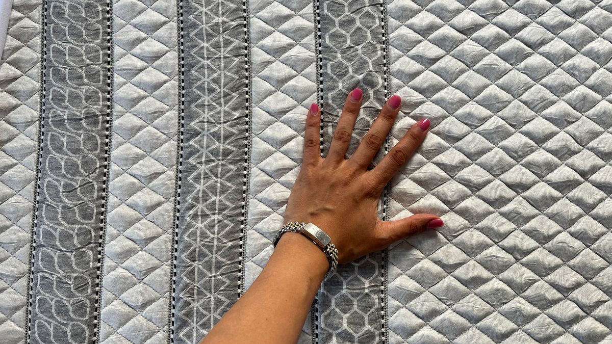 Leesa Sapira mattress review 2025: a clear win for lightweight side and ...