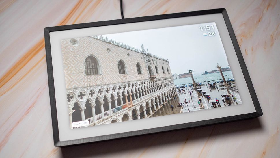 Lexar made an Android photo frame I actually want to use — and it's on ...