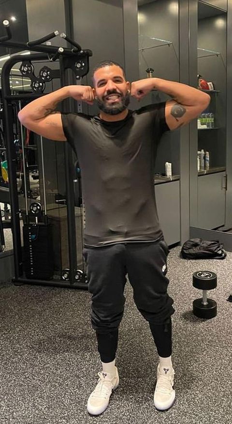 Drake Looks Fit And Healthy In Post-Surgery Photo But Fans Can't Stop ...