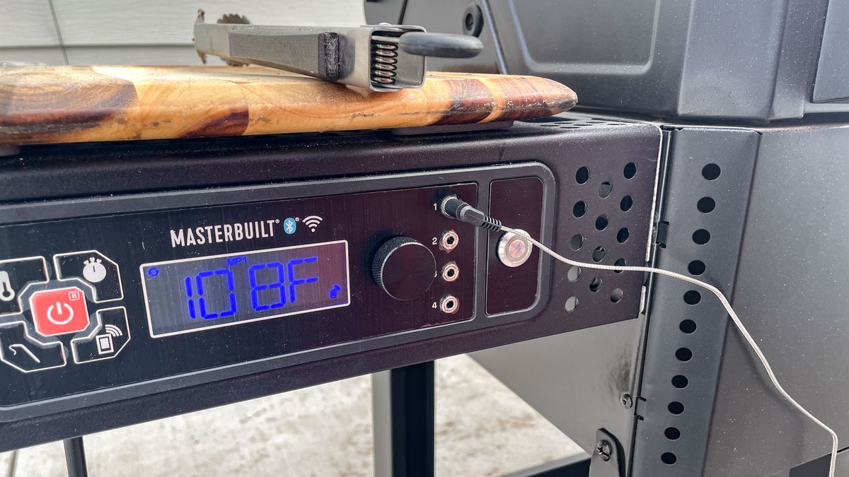 Masterbuilt AutoIgnite Series 545 Digital Charcoal Grill and Smoker ...