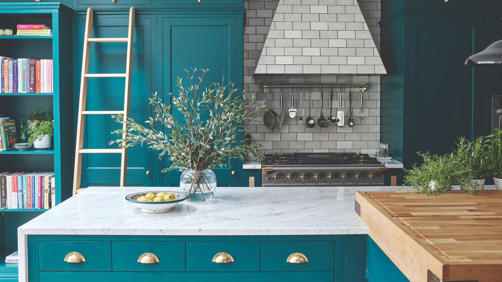 How to degrease a kitchen splashback - the ultimate guide | Ideal Home