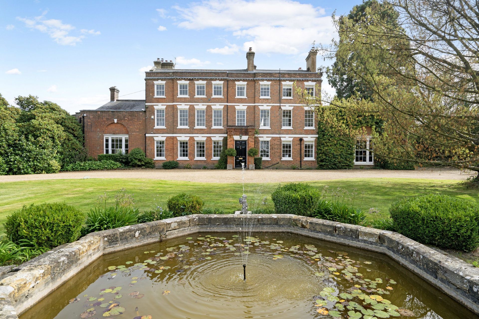 A gem in West Sussex where the graceful Georgian hallway alone will be ...