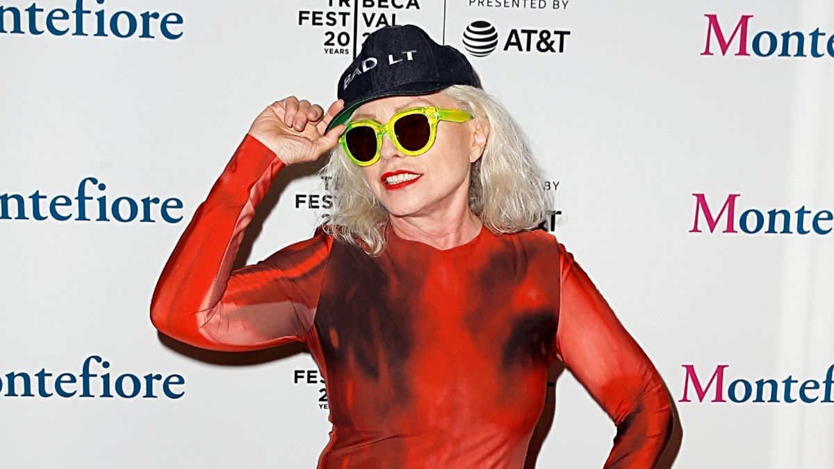 Debbie Harry pays homage to the horror film Psycho with incredible ...