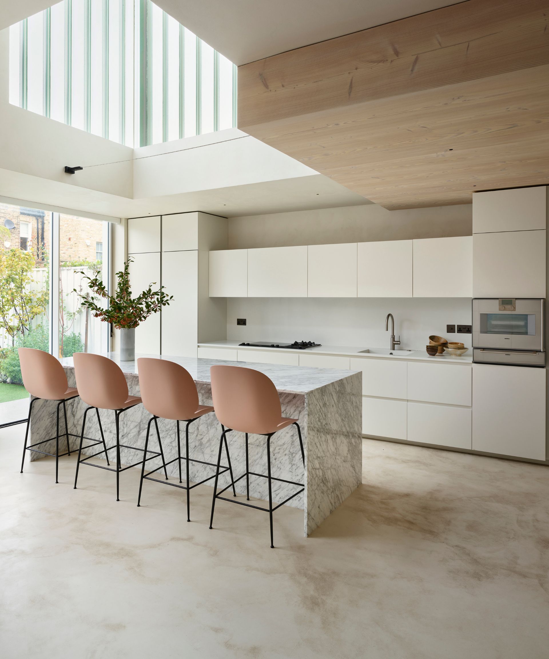 8 best accent colors for a white kitchen | Homes and Gardens