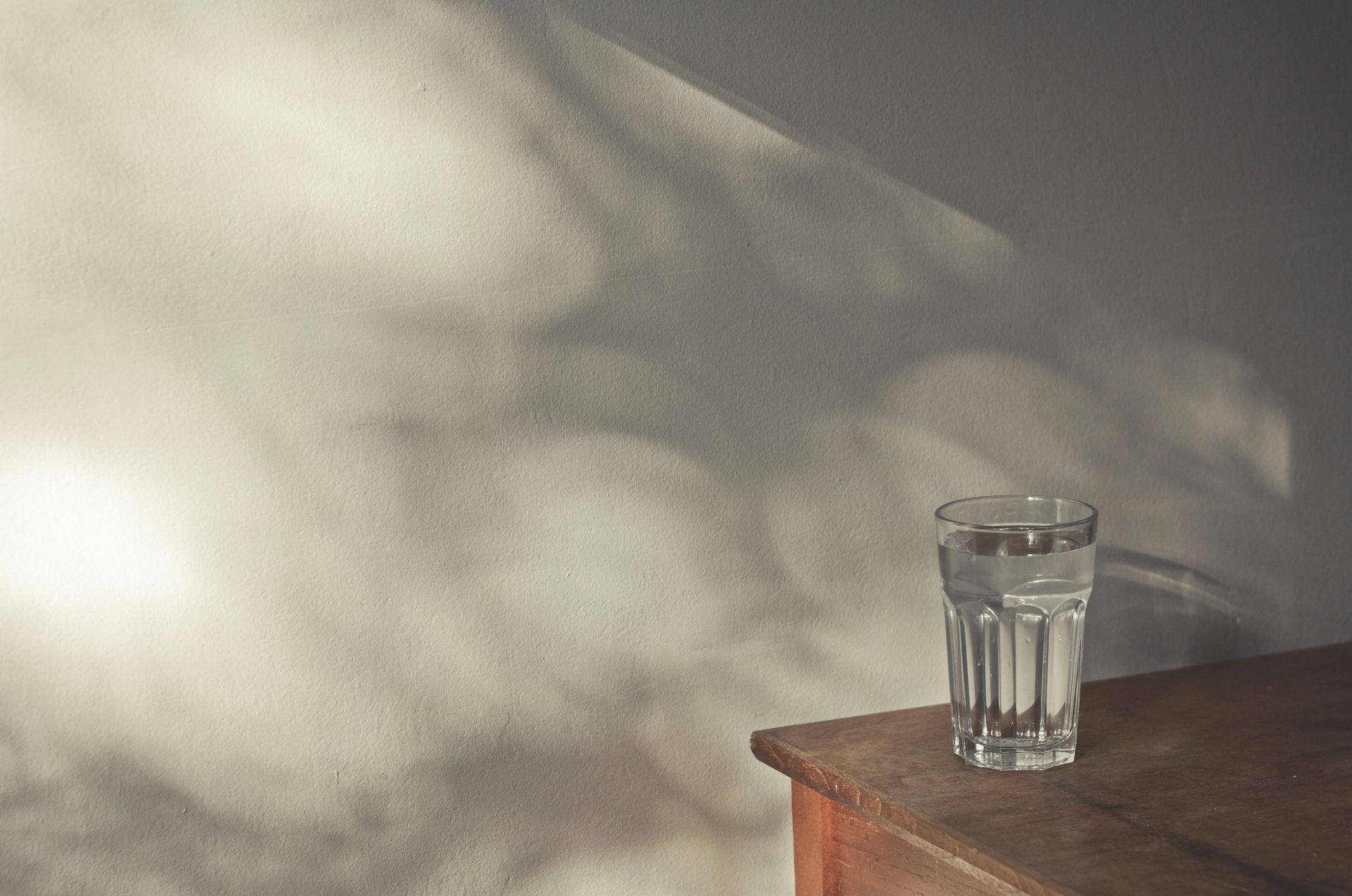 How to polish and remove scratches from glass with toothpaste, baking ...