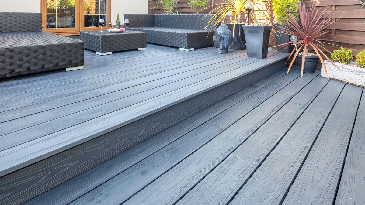 Raised decking ideas to take your garden to the next level | Homebuilding